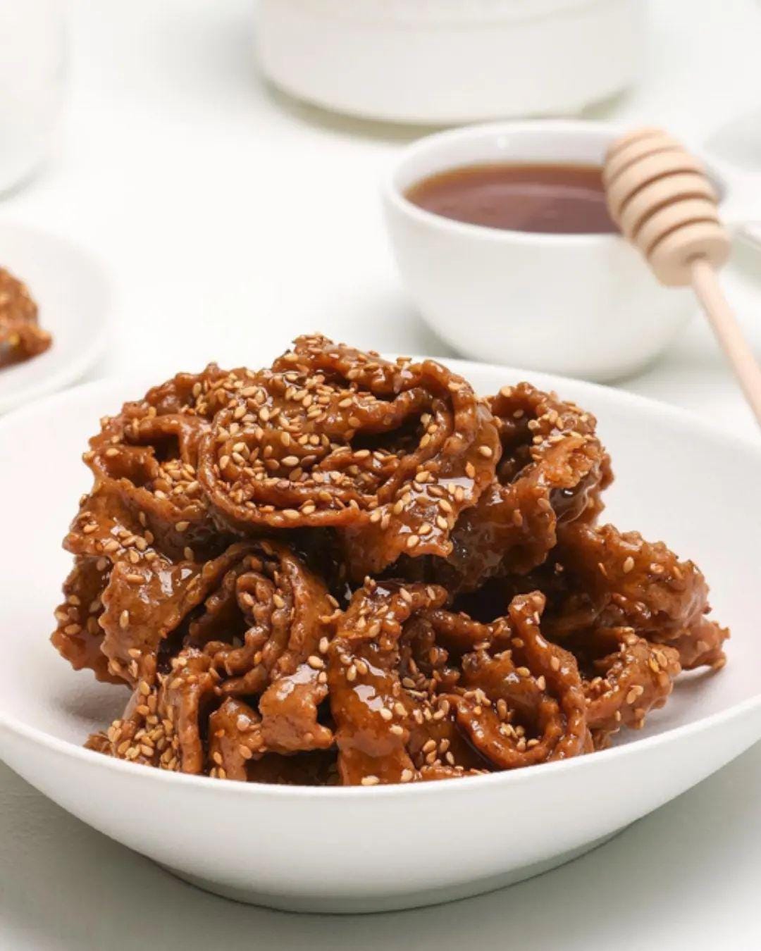 Chebakia Spécialité Marocaine Au Miel Aux épices Et Aux Graines De ...