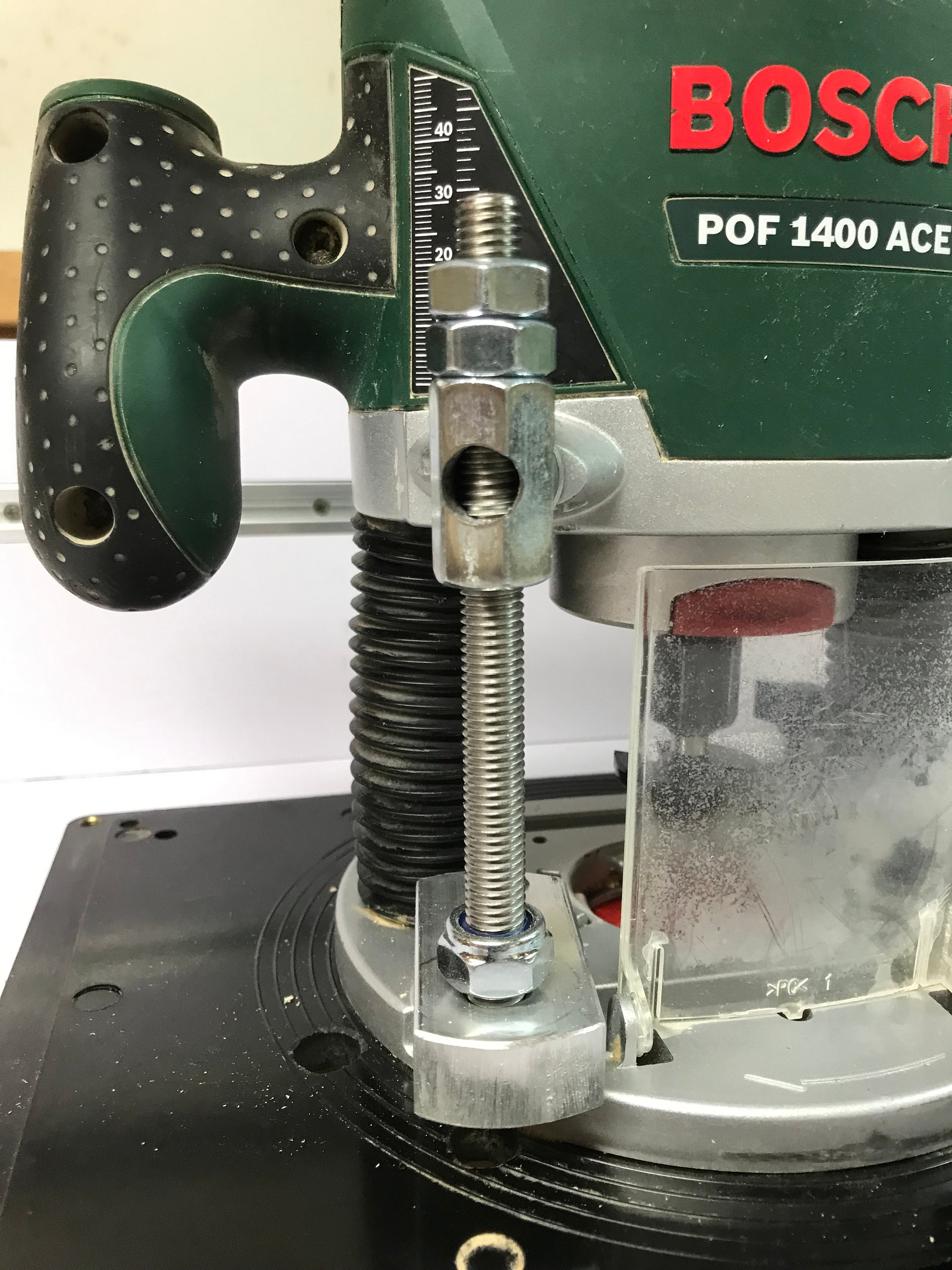 Fraeslift für Bosch POF 1200/1400 Oberfraese. Anbaukit für ...