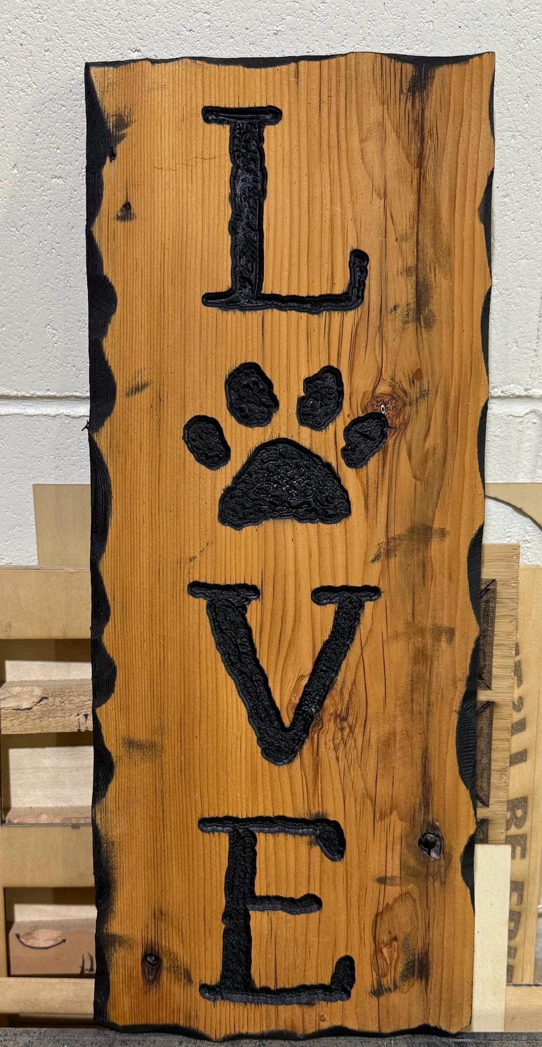 Plaque d'amour patte de chien, sculptée et teintée à la main, faite sur ...