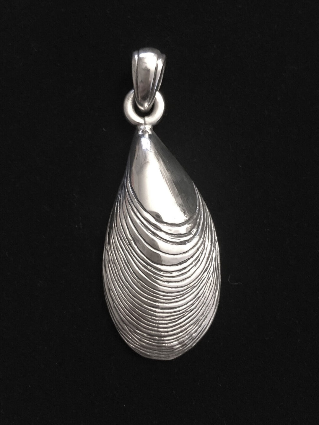 Sterling Silver Mussel Shell Pendant - Etsy
