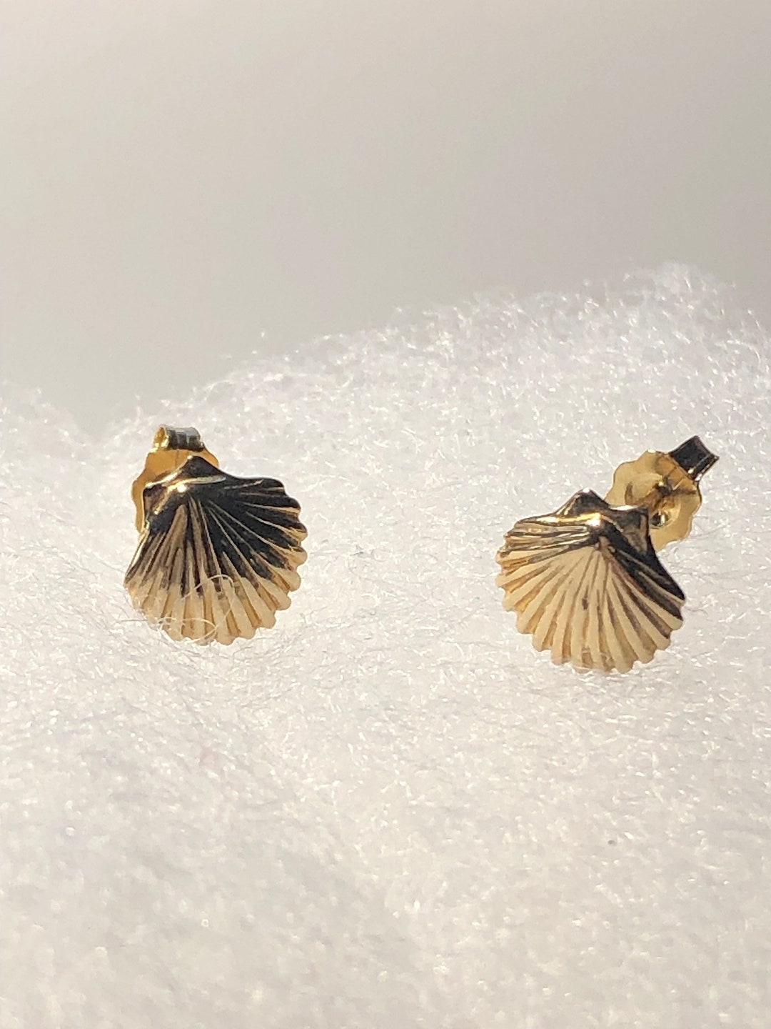 14K Yellow Gold Scallops Stud Earrings Sealife Shell Earrings Marine Life Jewelry - Etsy
