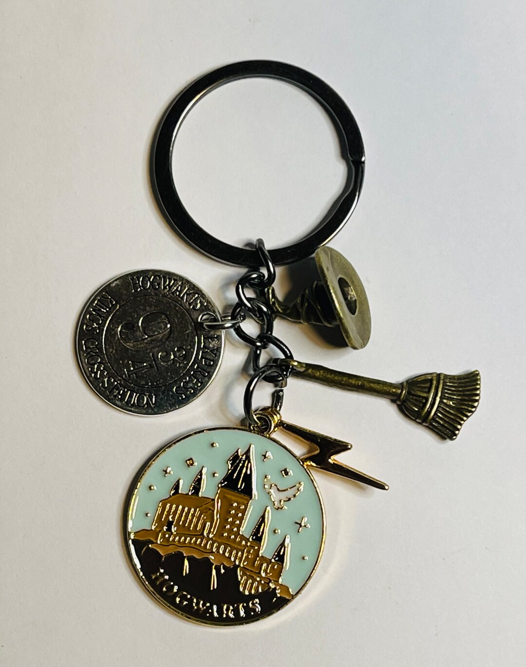 Hogwarts Wizard Keychain - Etsy