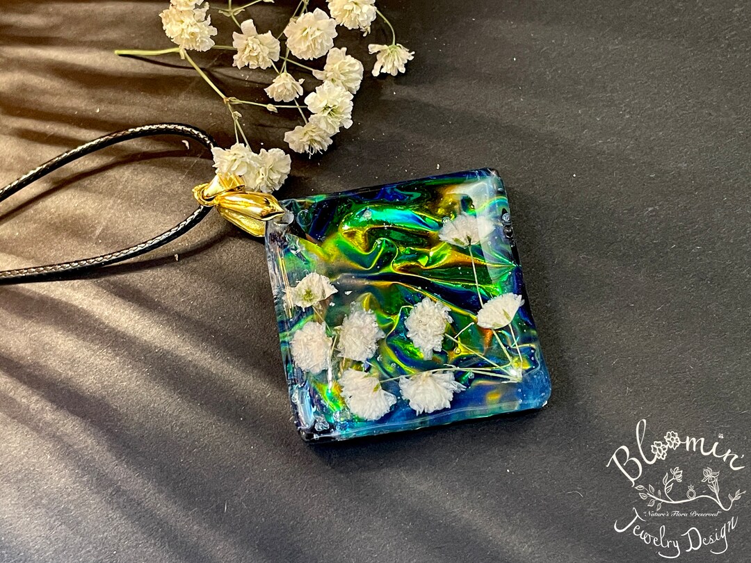 Real Flower Necklace: Holographic Pendant, White Baby's Breath Flowers ...