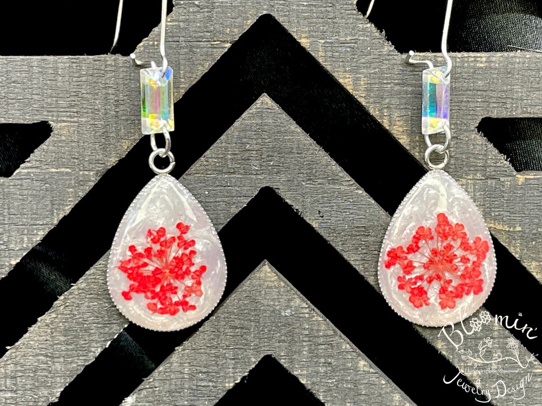 Red Queen Anne's Lace Real Flower Teardrop Earrings, White Pearl Satin ...