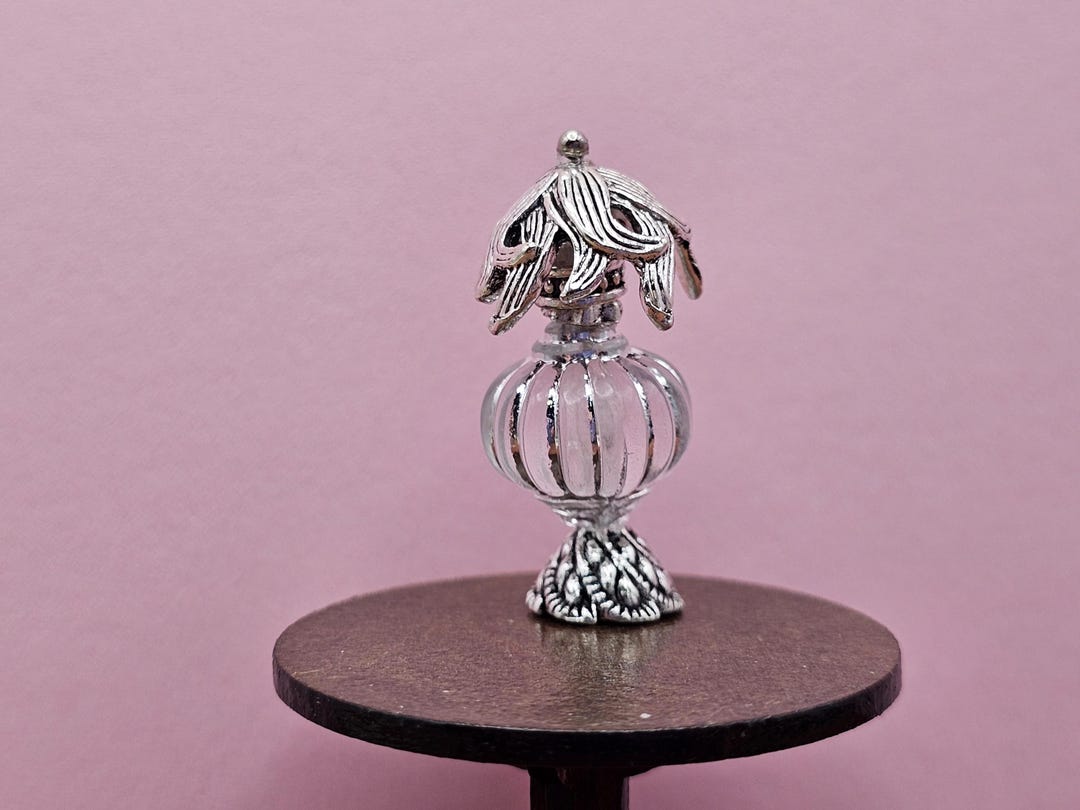 Clear Globe With Flowing Silver Wind Lamp Hand Made Scale 1:24 1/2 ...