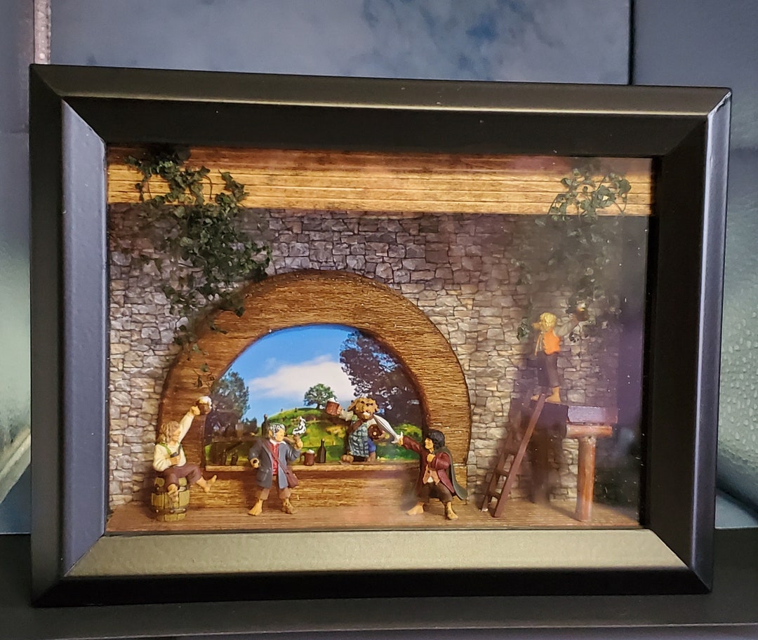 Tall Tales of Frodo Hand Painted Diorama LED Lighted Bar Hobbit Hobbits ...