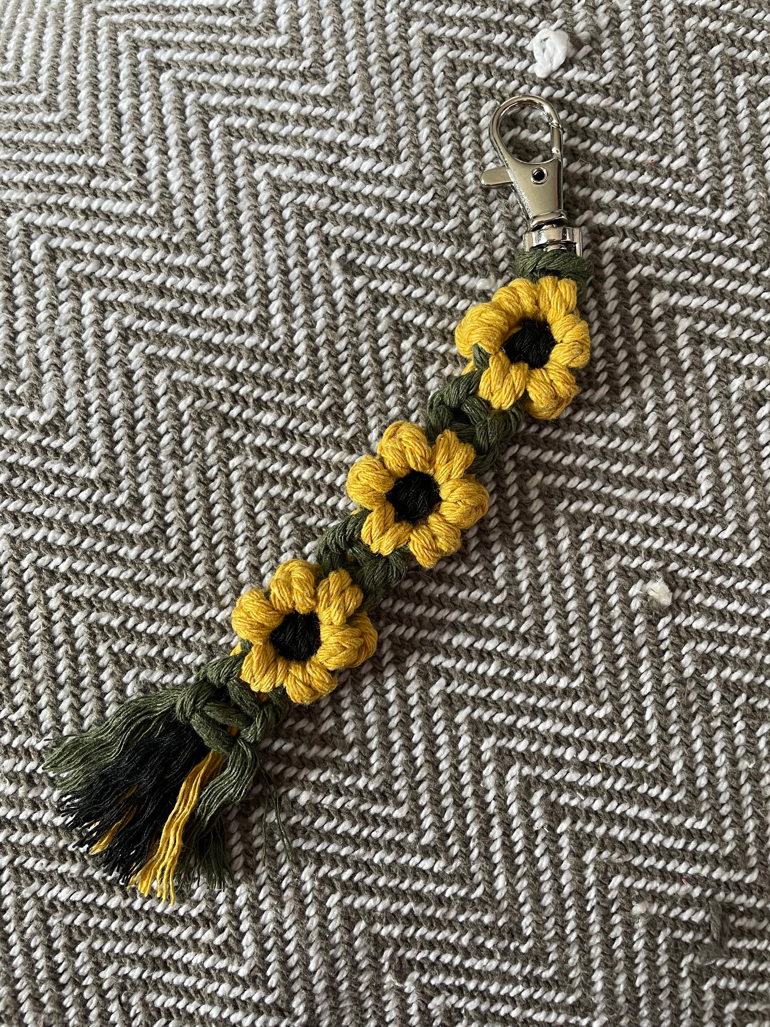 Sunflower Macrame Keyring - Etsy UK