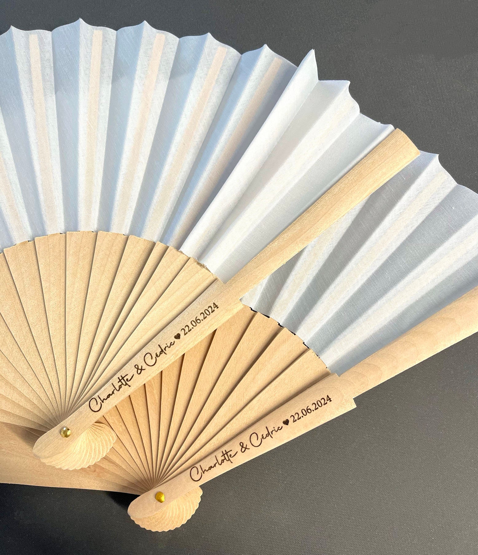 Éventail personnalisé éventail de mariage détail pour les invités ...