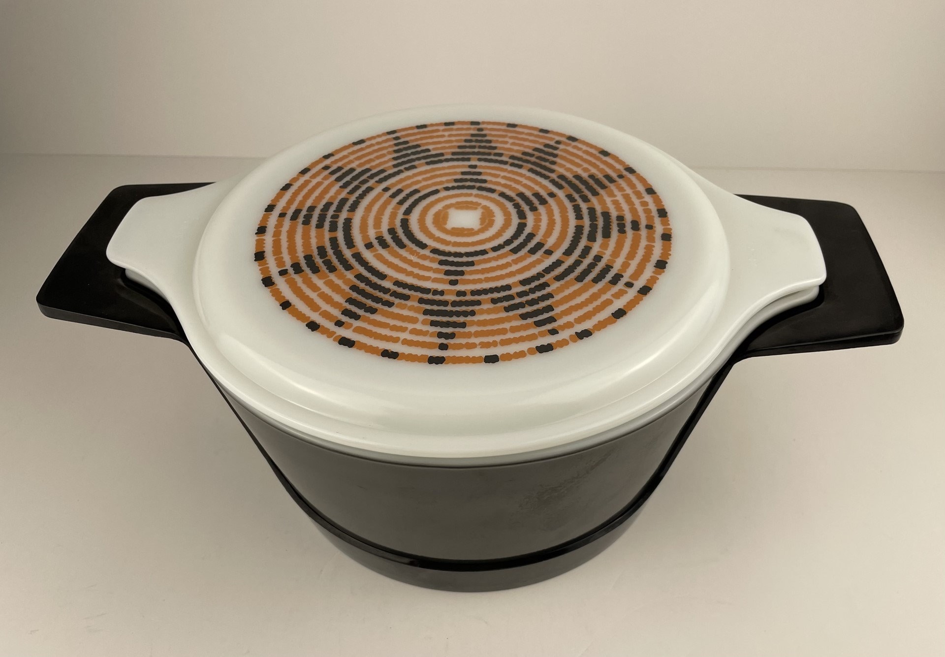 RARE Pyrex Pueblo 2.5 Quart Casserole Dish W/ Lid and Hugger Cradle ...