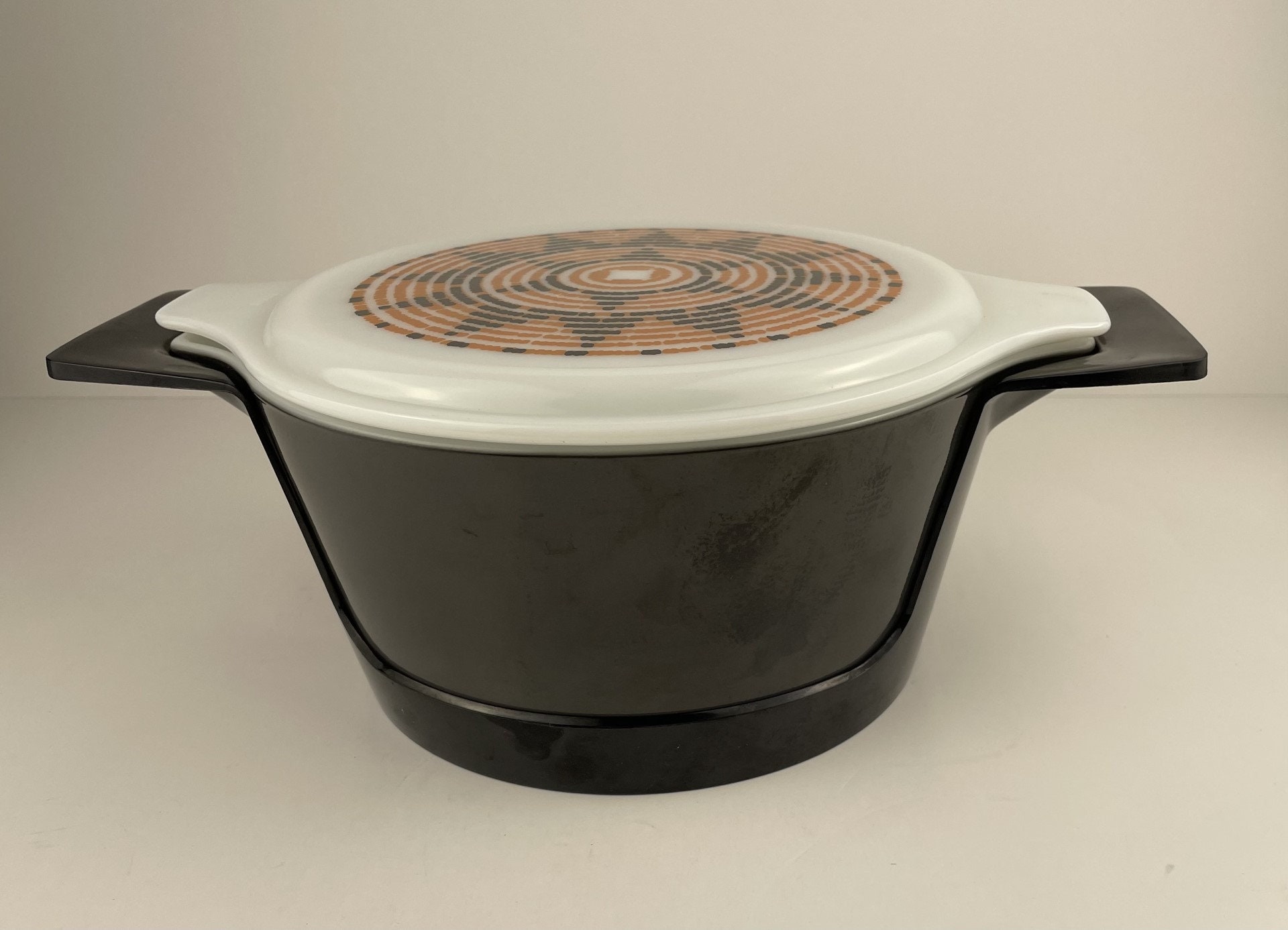 RARE Pyrex Pueblo 2.5 Quart Casserole Dish W/ Lid and Hugger Cradle ...