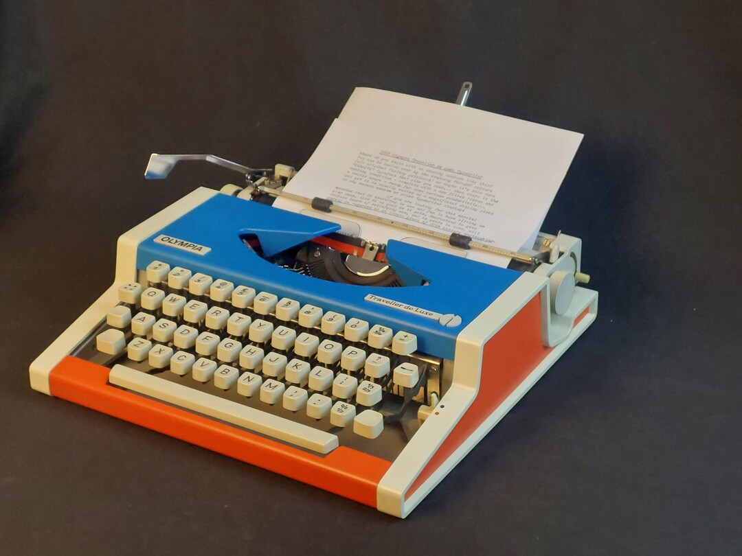 Stunning 1969 "cursive Font" Olympia Traveller De Luxe Typewriter W New ...