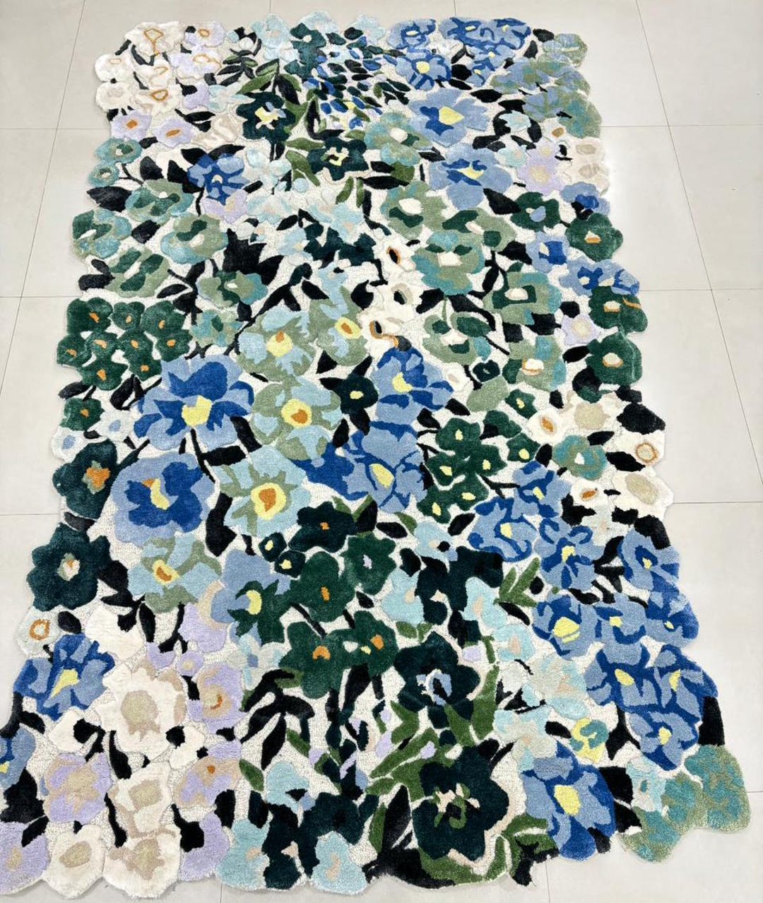 New Green Cassia Floral Multicoloured, Irregular Shape Hand-tufted 100% ...