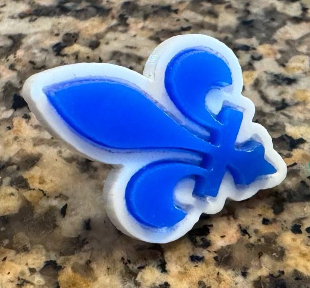 Pin - Canada / Quebec Provencial Symbol - Fleur De Lis - White With ...