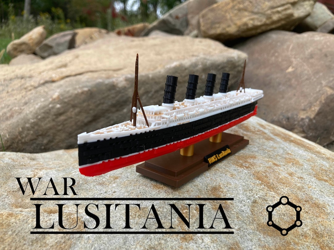 12 RMS Lusitania Wartime Model With Torpedos and U-boat, Highly ...