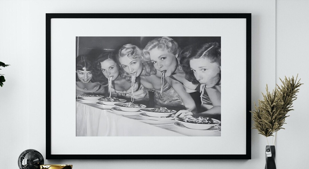 Women Eating Pasta Print, Kitchen Wall Art,spaghetti Poster, Wall Art ...
