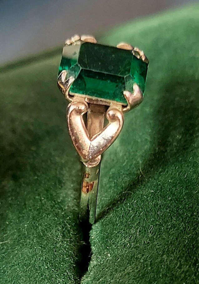 Vintage Green Emerald Cut Glass Ring Heart Shape Shank Size 8 - Etsy