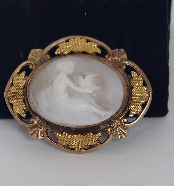 Womens carved shell dove - Gem