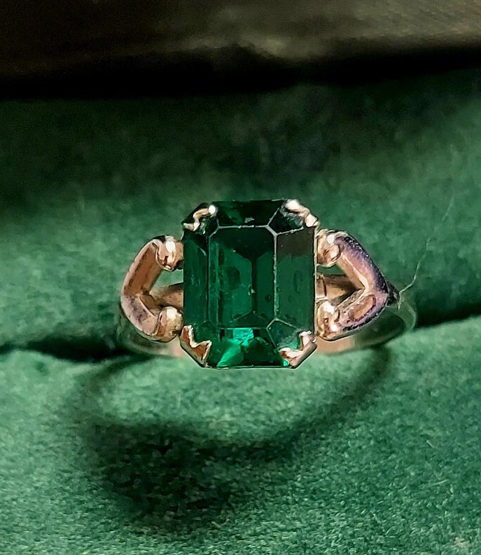 Vintage Green Emerald Cut Glass Ring Heart Shape Shank Size 8 - Etsy