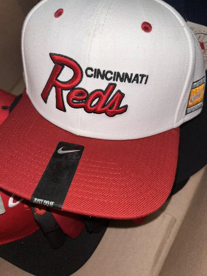Nike Vintage Two Tone Script Cincinnati Reds 1990s Adjustable Snapback ...