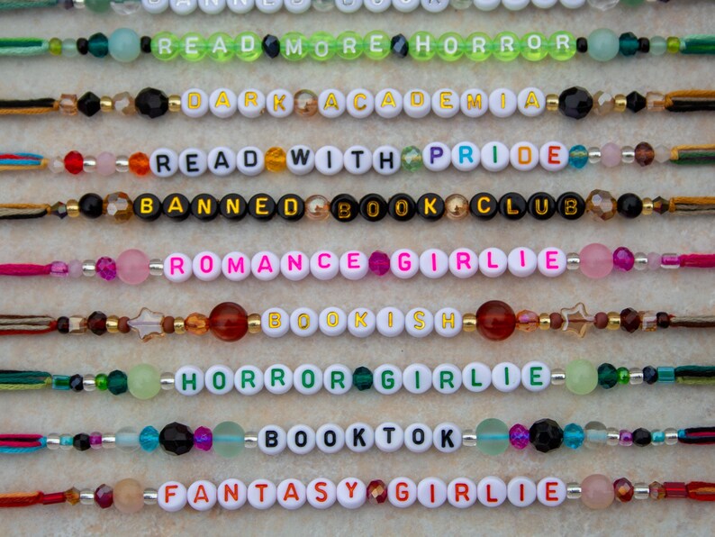 Books & Reading Friendship Bracelets | Dark Academia, Hot Girls Read ...