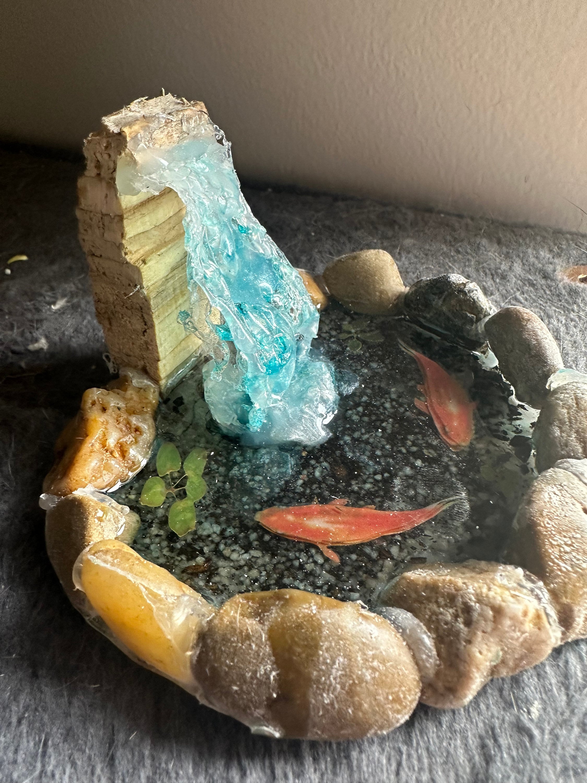 Piece Resin Waterfall Separate