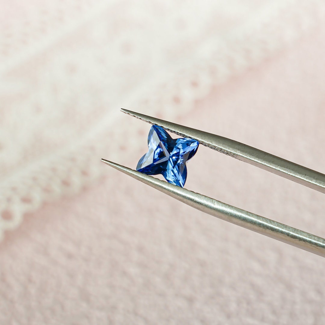 Lab Grown Four-leaf Clover Cut AAA Flawless Sapphire Loose Stone for ...