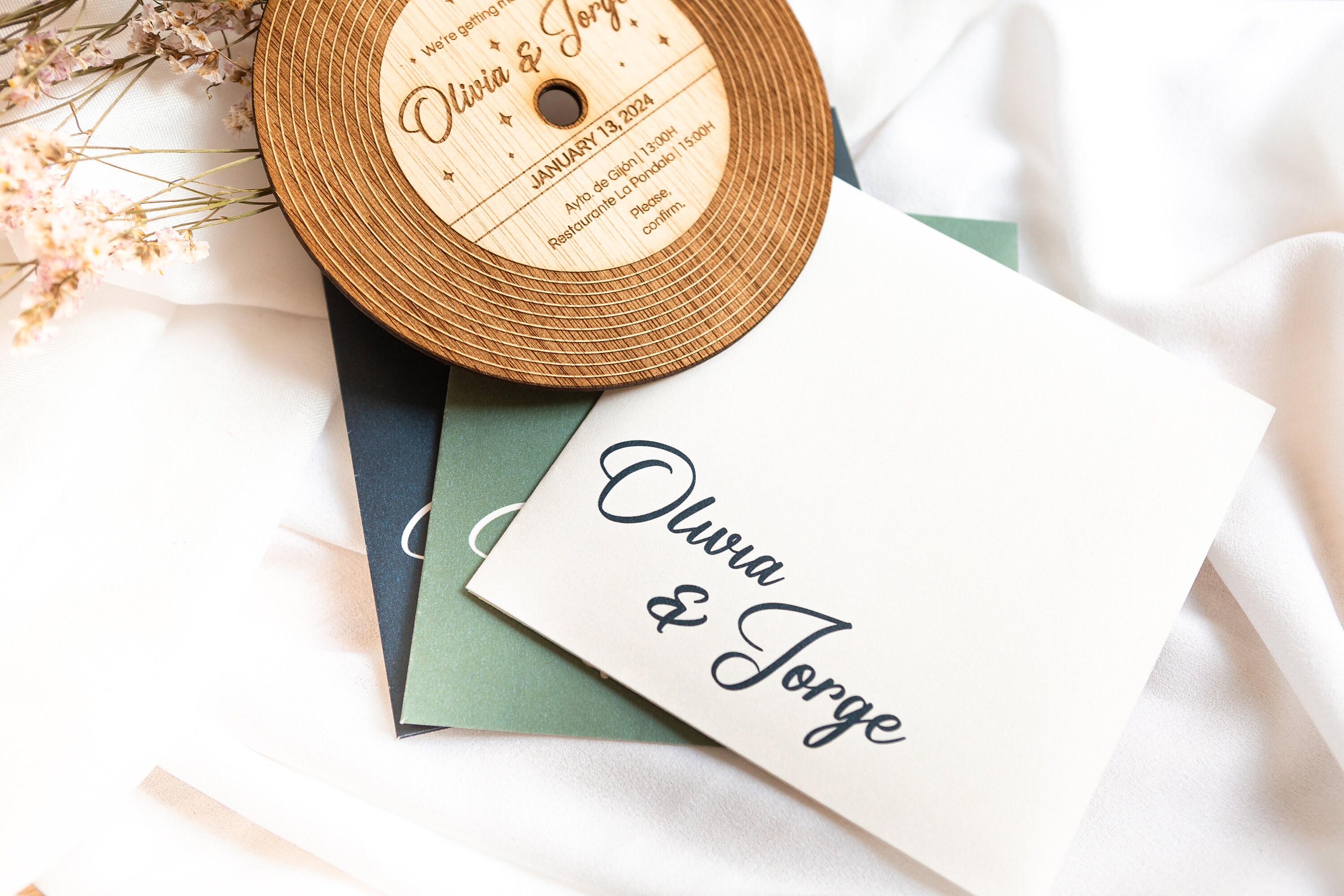 Wedding Invitation in Natural Wood Vinyl Model Original Personalized ...