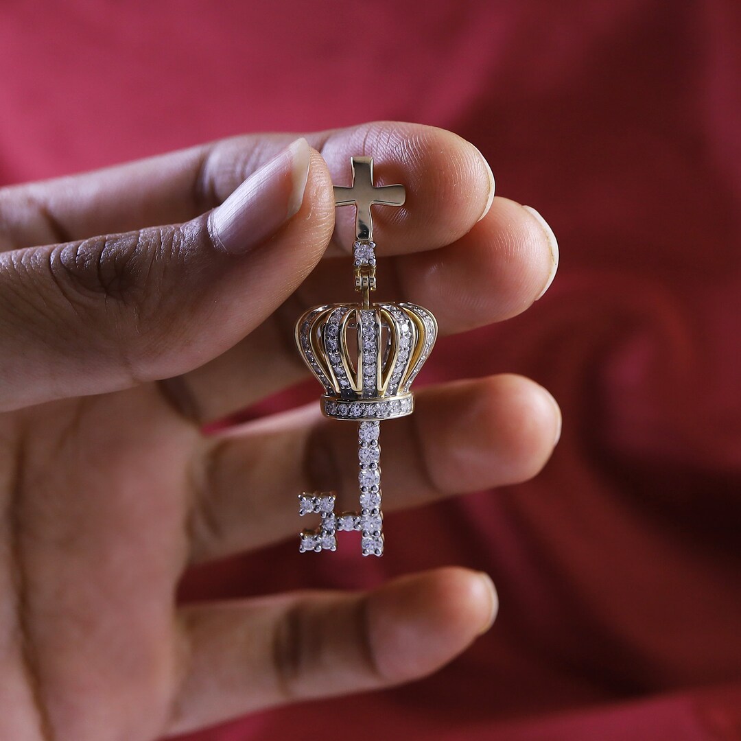 1 Ct Natural Round Diamond King Crown Key Pendant Jewelry for - Etsy