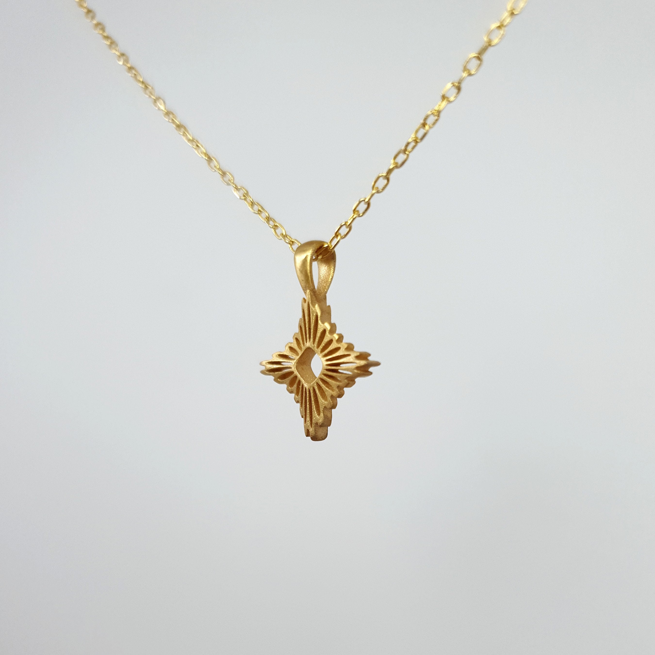14k Solid Gold North Star Pendant: Polaris Necklace, Unisex Charm - Etsy