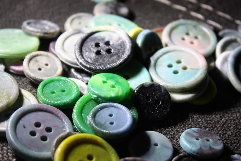 Recycled Plastic Buttons 3/4 Inch and 1-inch Buttons 15 Each Total 30 ...