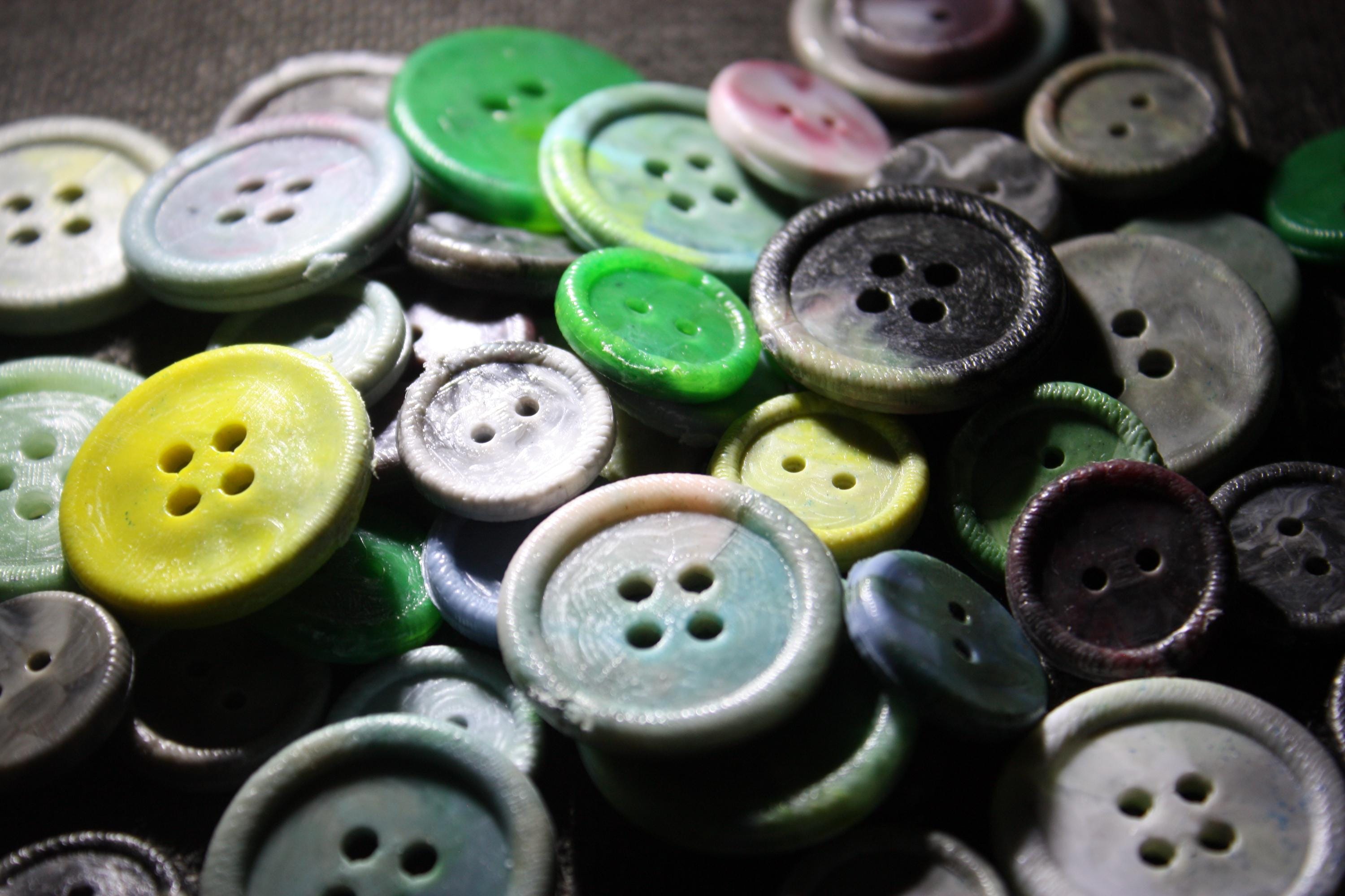 Recycled Plastic Buttons 3/4 Inch and 1-inch Buttons 15 Each Total 30 ...
