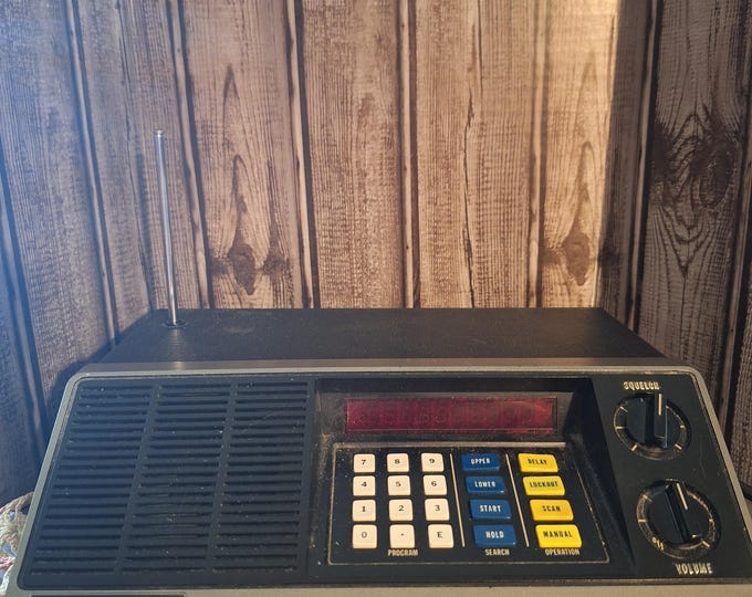 Vintage Bearcat Bear Cat 210 Scanner Radio With 21'' Antenna ****WORKS ...