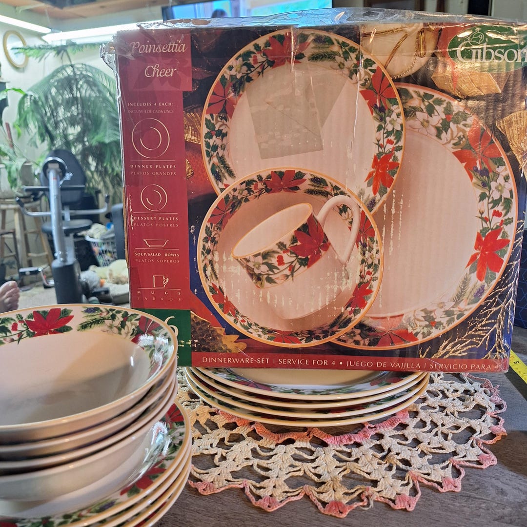 Vintage Gibson Everyday Housewares Christmas Poinsettia / Holly 12 Pc ...