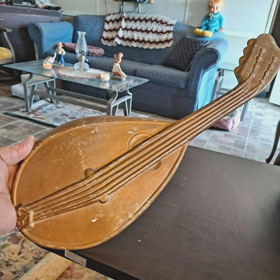 Vintage 1950's Royal Cast Aluminum Mandolin Wall Hanging Decor Stringed ...