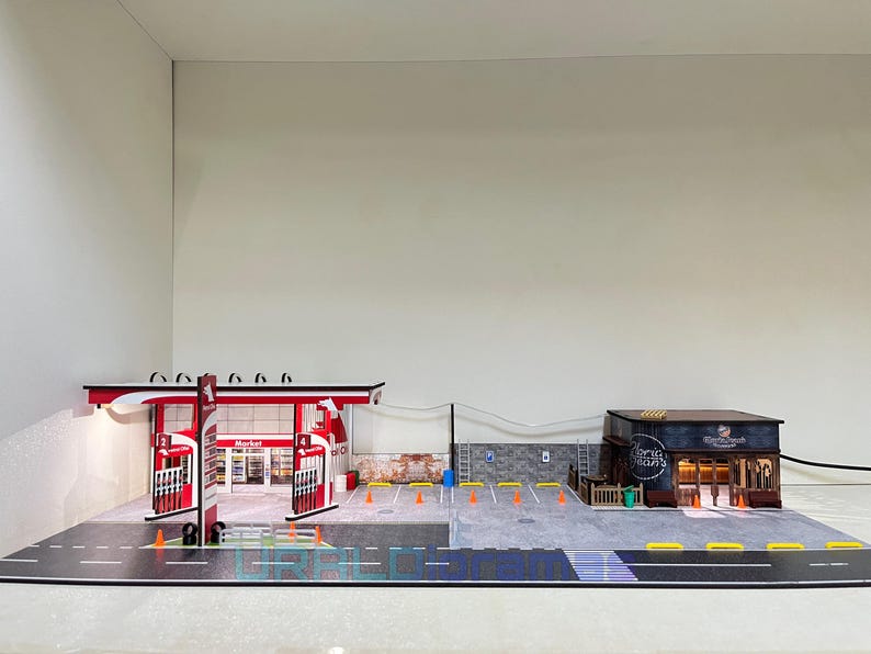 1:64 Diorama Petrol Station and Coffee Shop Scene - Display for Diecast ...