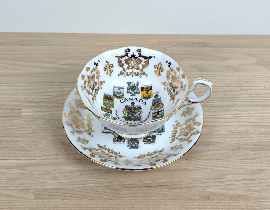 Paragon by Appointment to Her Majesty the Queen Canada Coats-of-arms ...