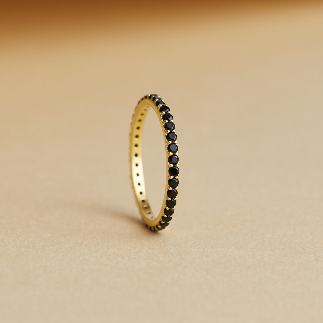 Black Stone Eternity Band Ring for Women, Elegant Wedding Band Ring to ...