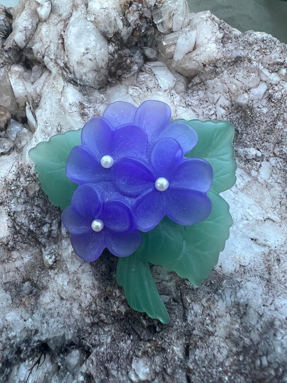 Avon Brooch 1983 - Gem