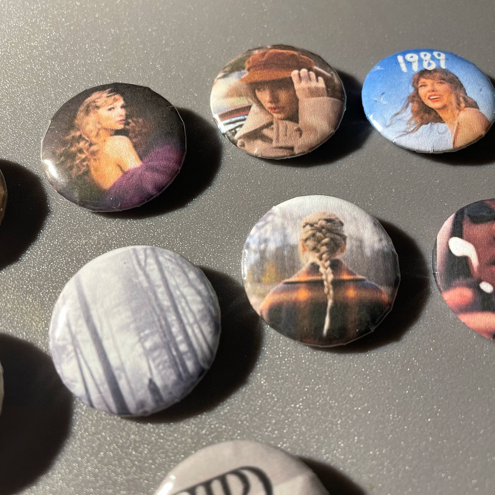Eras / Albums Pins / Badges diameter 25 Mm Including the Tortured Poets ...