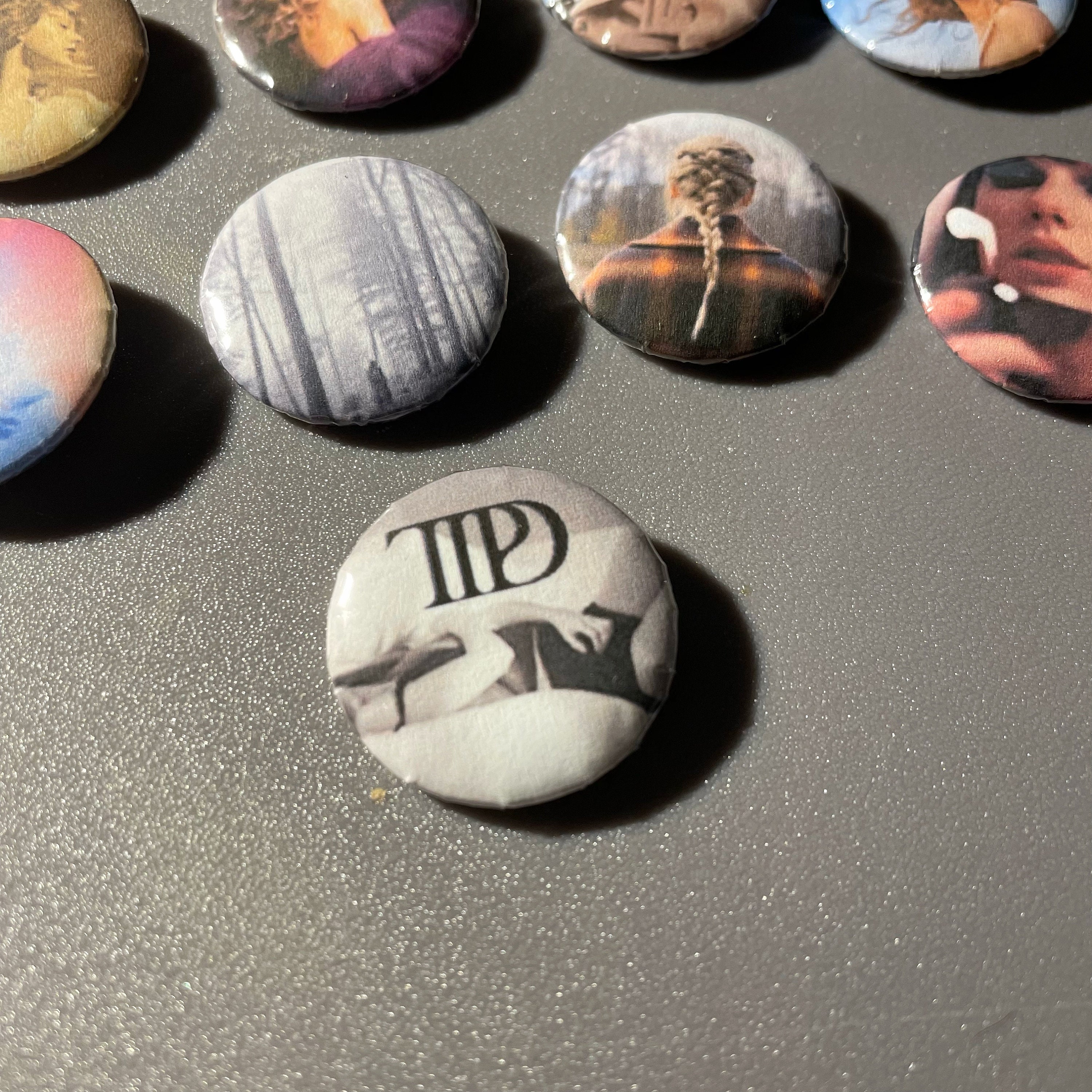 Eras / Albums Pins / Badges diameter 25 Mm Including the Tortured Poets ...