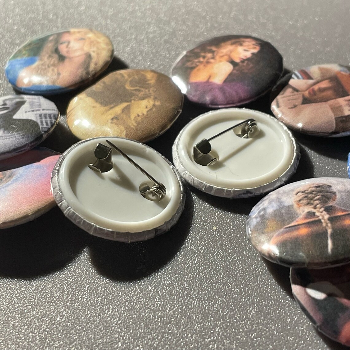 Eras / Albums Pins / Badges diameter 25 Mm Including the Tortured Poets ...