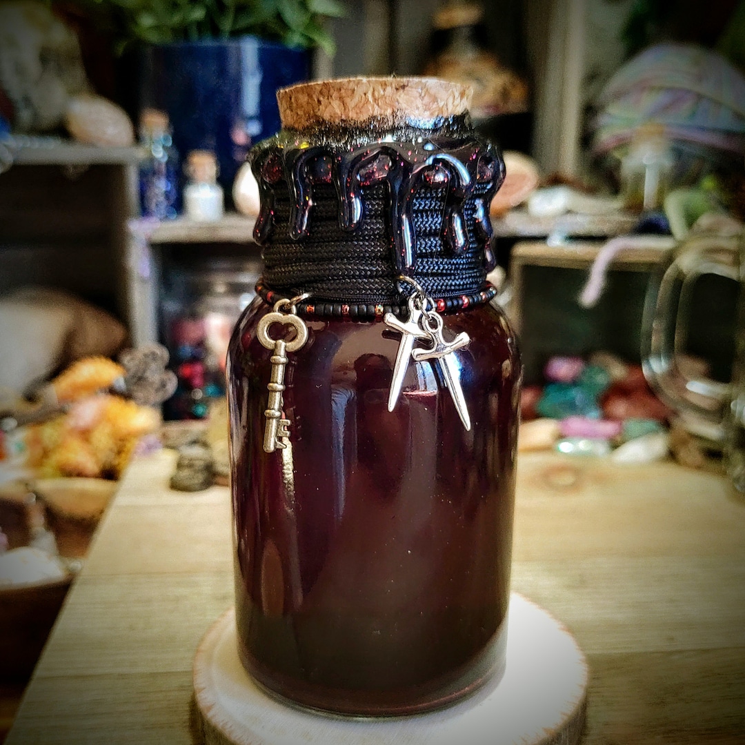 Rogue's Potion (floating D20 Dice Roller | D&D Dice Rolling Potion) - Etsy