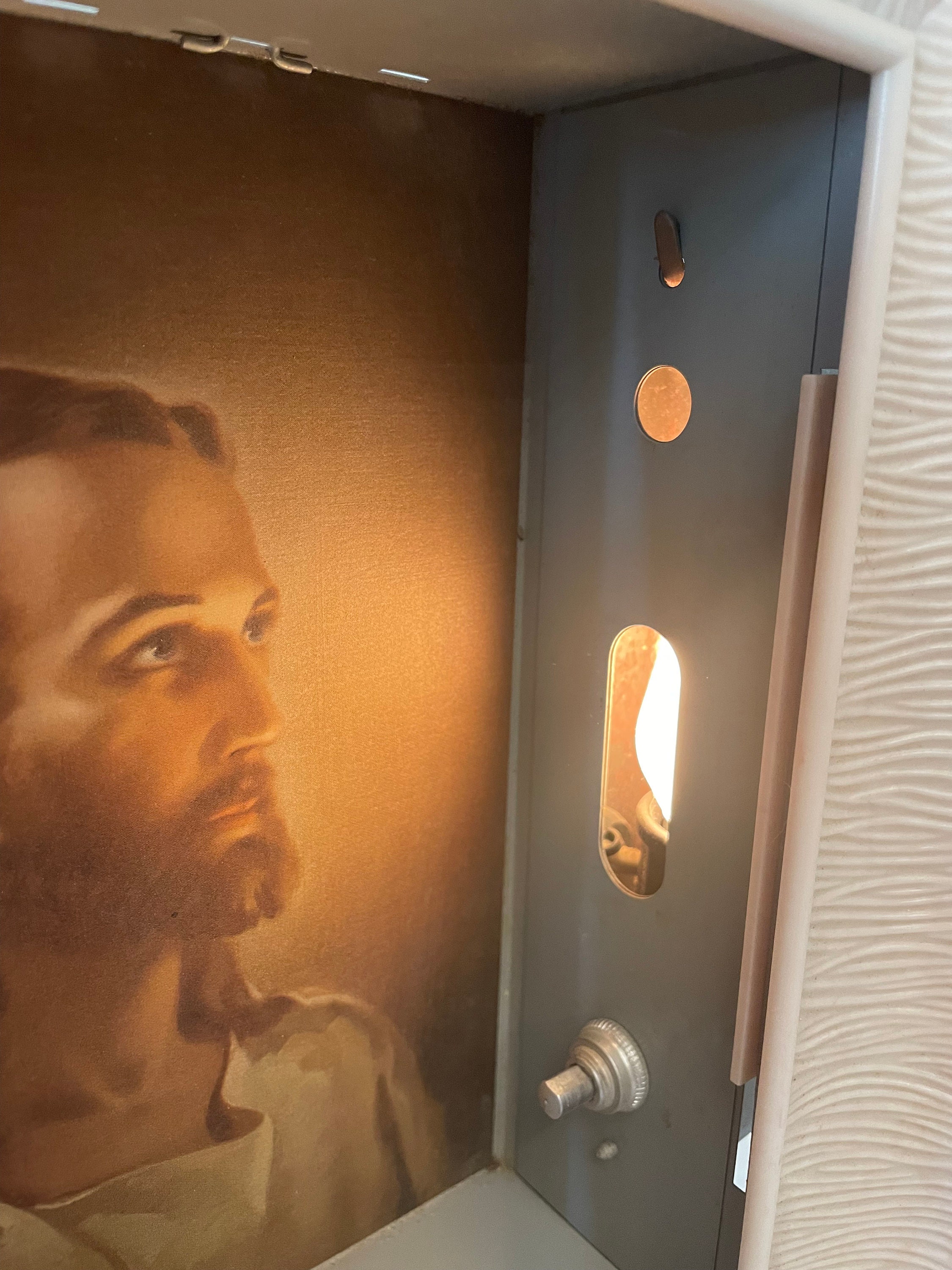 Light up Jesus Portrait Created by Underwriters Laboratories, Inc ...