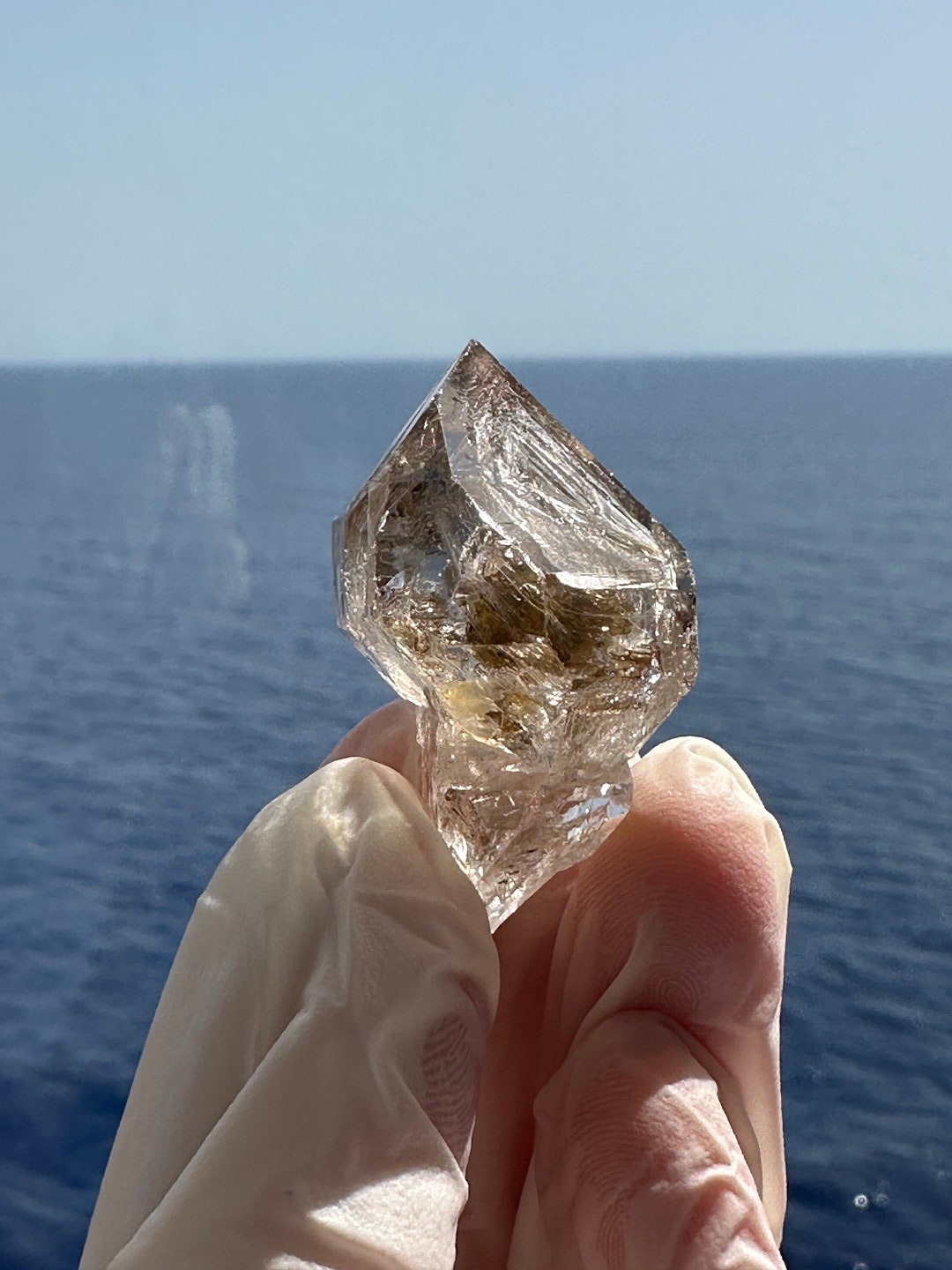 Clay Inclusions With UV Reactive Petroleum Quartz From Pakistan ...