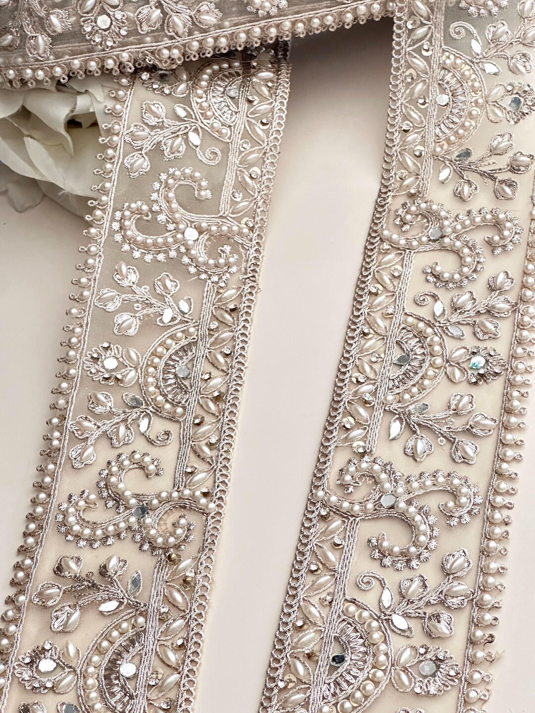 Luxury Wedding Lace Bridal Veil Zircon Pearl Embellish Zari Border ...