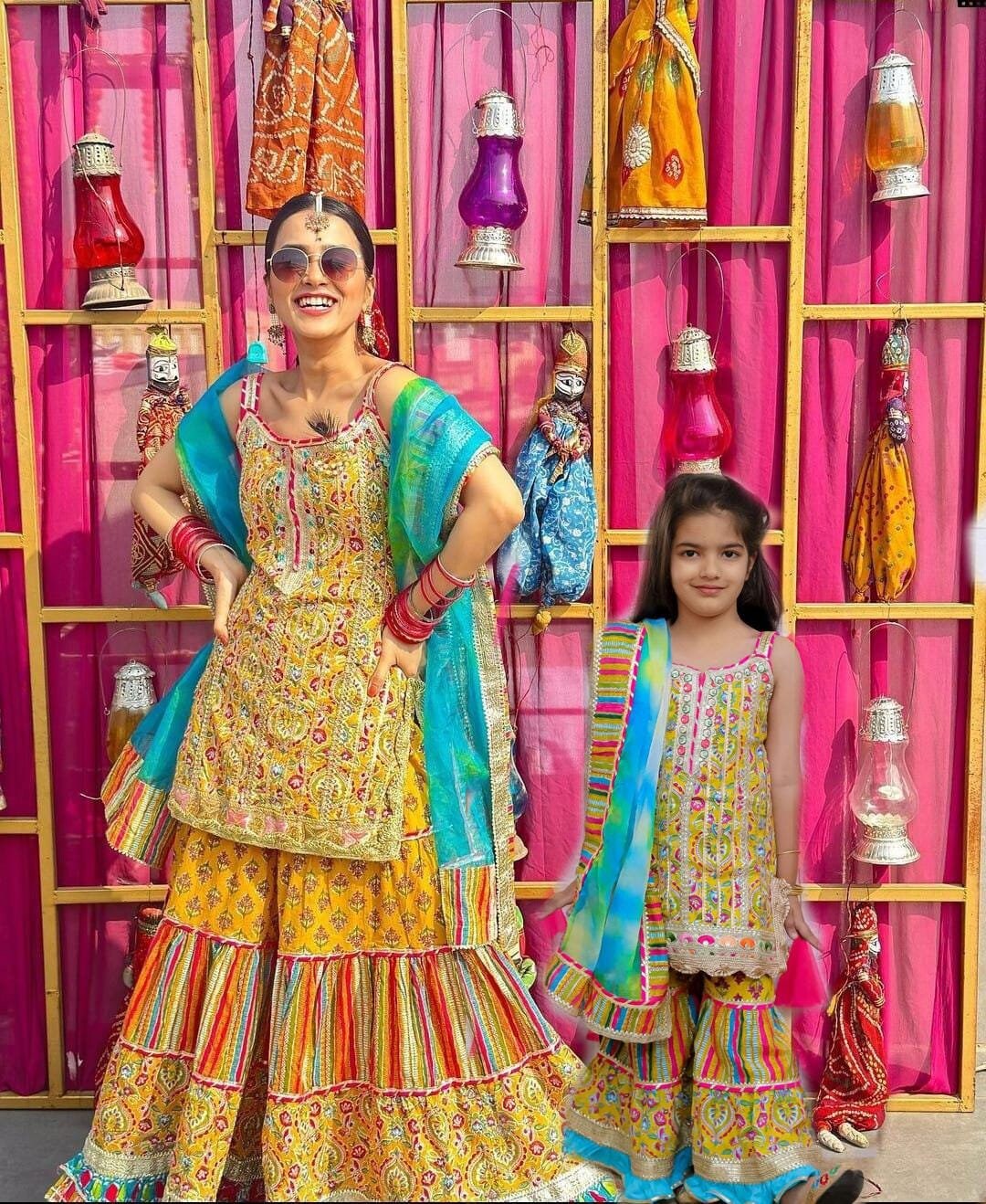Mother Daughter Matching Ethnic Dress Mommy Daughter Twinning Set ...