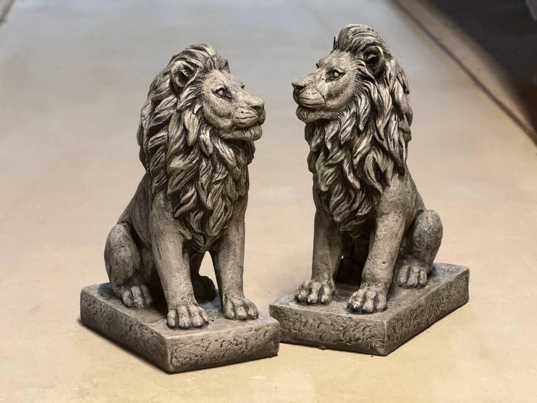Two Sitting Lions on Base Statue Pair Lions Figure Stone Guardian Lions ...