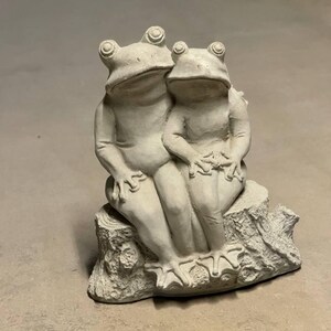 Frogs Sitting on Stump Sculpture Stone Two Frogs Figure Frogs Friends ...