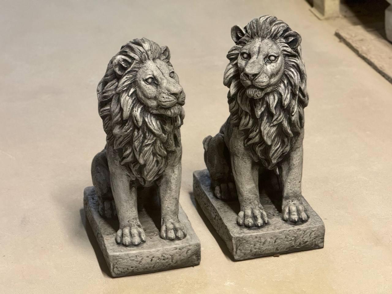 Two Sitting Lions on Base Statue Pair Lions Figure Stone Guardian Lions ...