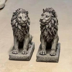 Two Sitting Lions on Base Statue Pair Lions Figure Stone Guardian Lions ...